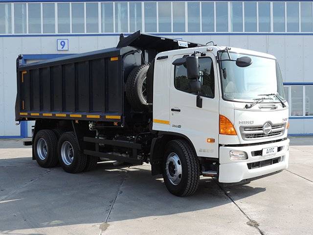 Огляд тривісного самоскида HINO 500 6x4