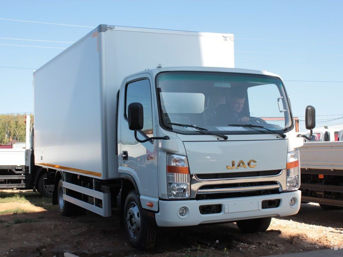 Огляд середньотоннажного двовісного шасі JAC N75