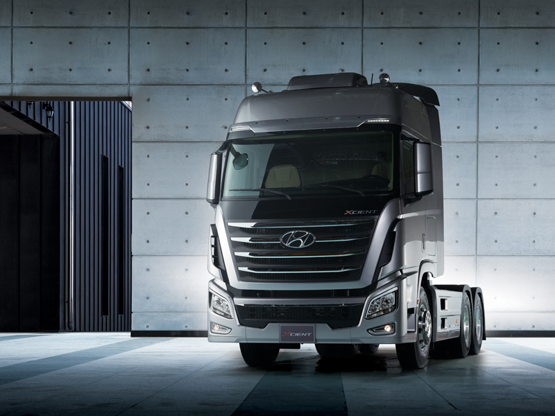 Огляд сідельного тягача Hyundai Xcient 6x4